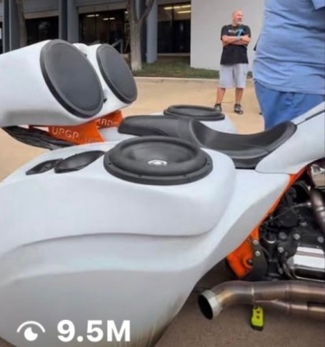 The Garage Texas Harley Glide Was A Magnet At The SSR Show Dallas ...